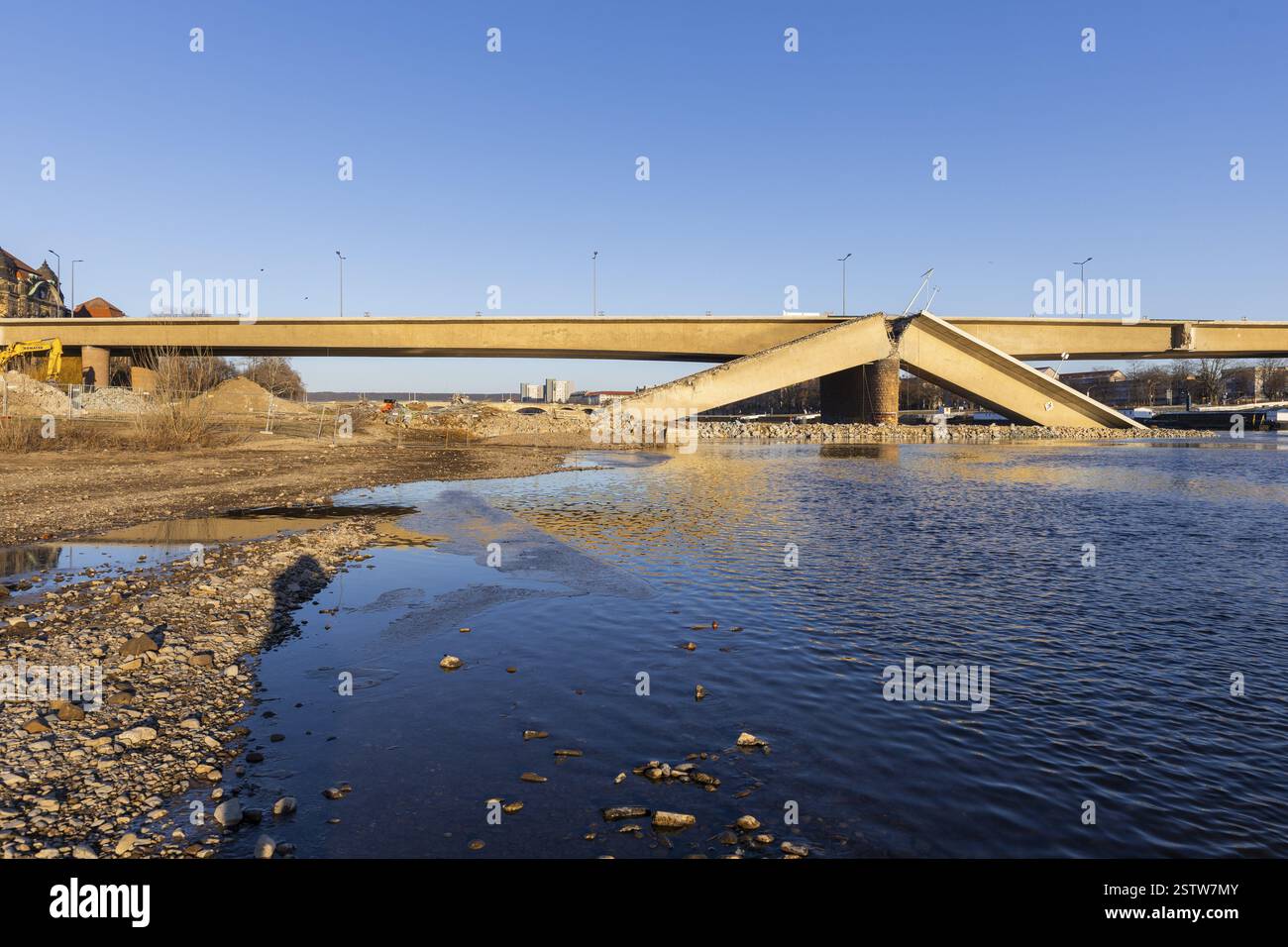 After the partial collapse of the Carola Bridge, a dam was built for ...