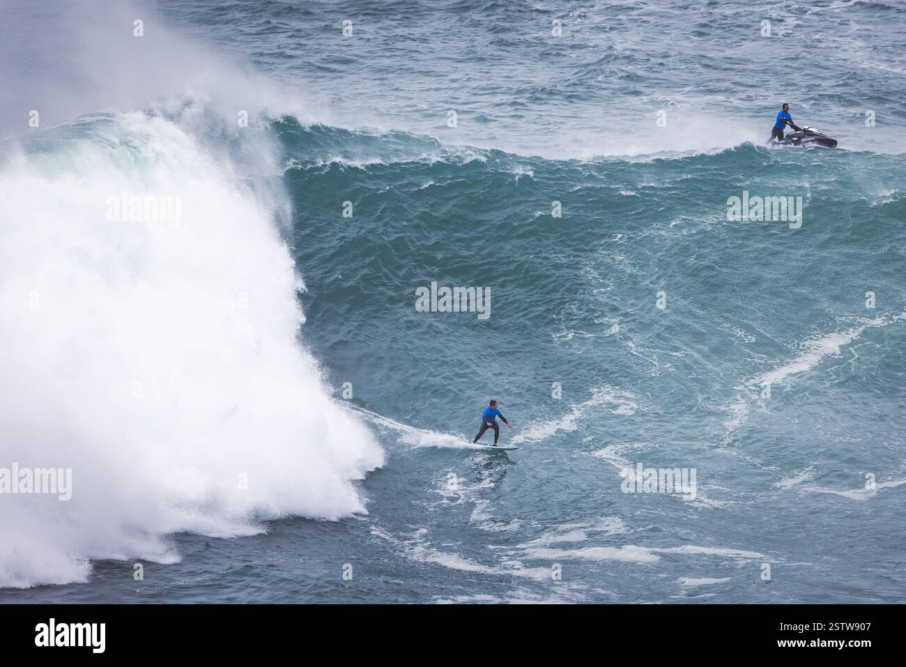 Nazare, Portugal. 18th Feb, 2025. Hawaiian surfer Ian Walsh rides a ...