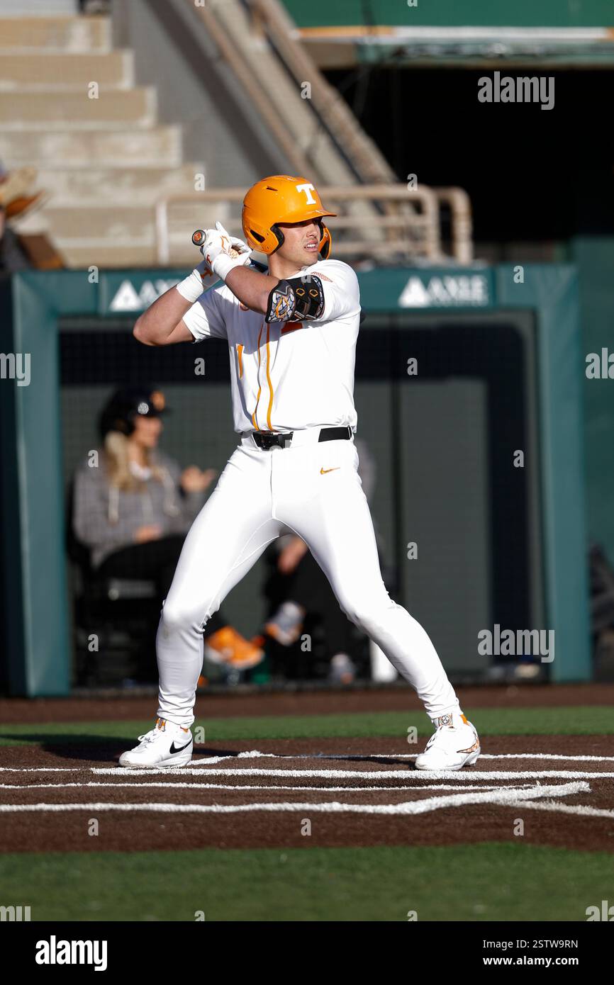 Tennessee Volunteers shortstop Dean Curley (1) at bat against the ...