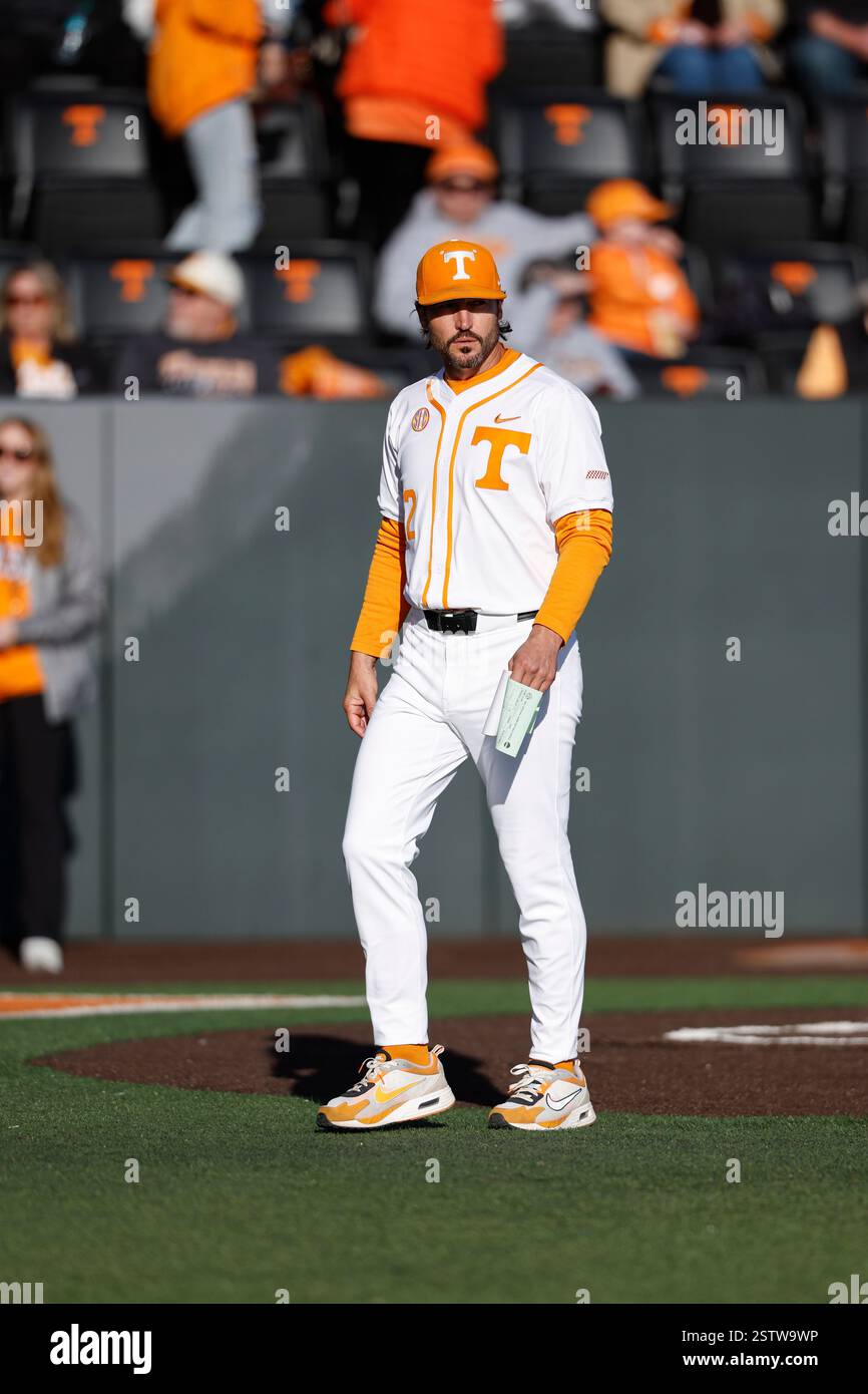 Tennessee Volunteers coach Tony Vitello (22) prior to the game against ...