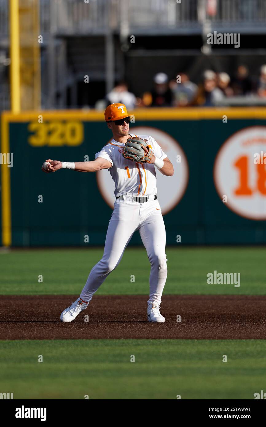 Tennessee Volunteers shortstop Dean Curley (1) on defense against the ... Tennessee Volunteers shortstop Dean Curley (1) on defense against the ...