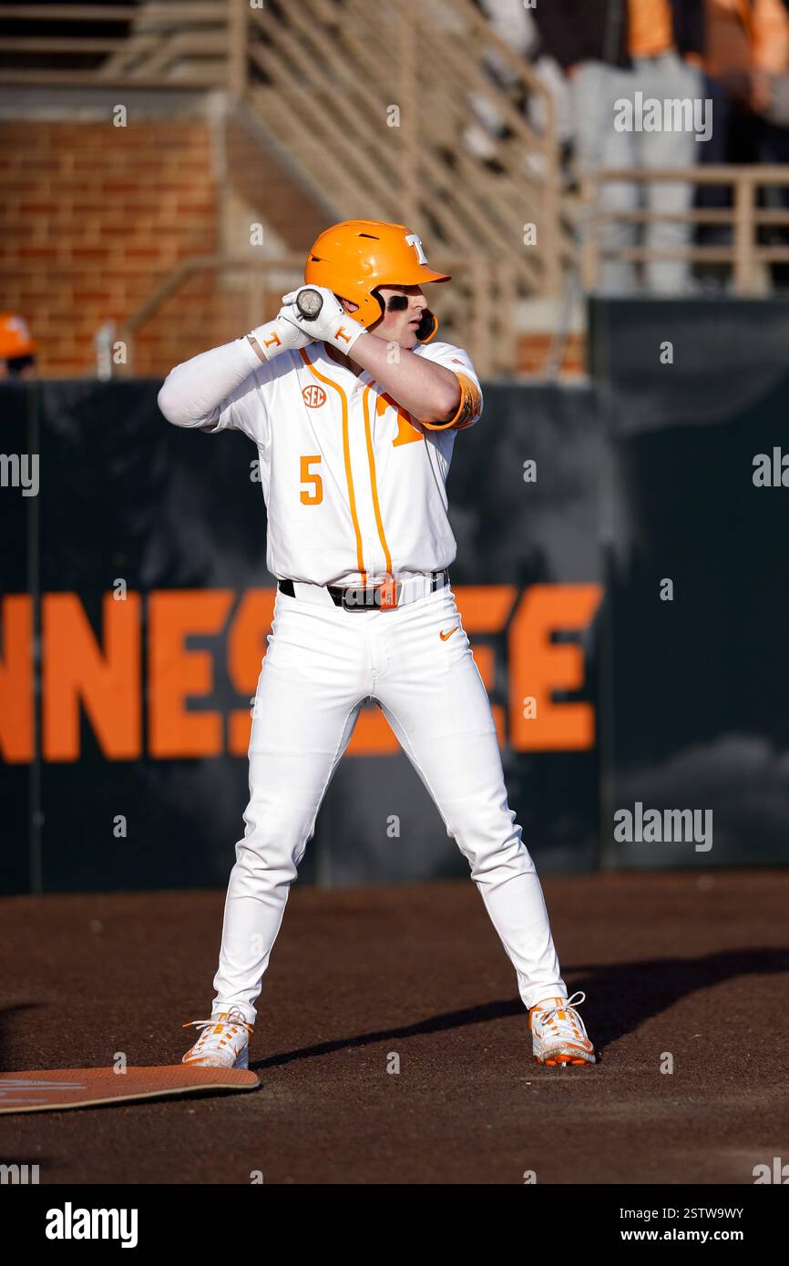 Tennessee Volunteers designated hitter Cannon Peebles (5) on deck ...