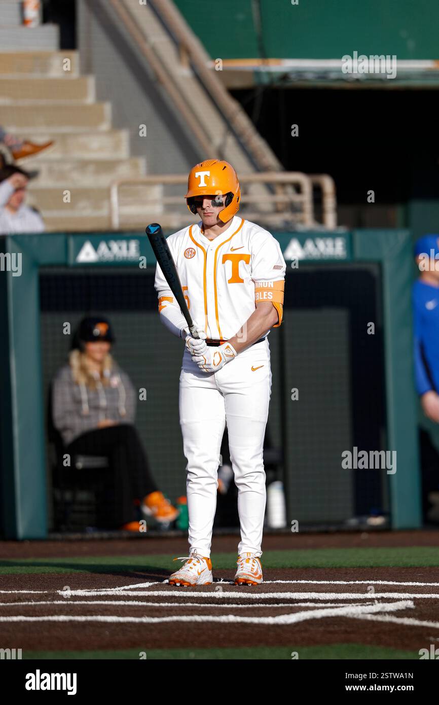 Tennessee Volunteers designated hitter Cannon Peebles (5) at bat ...