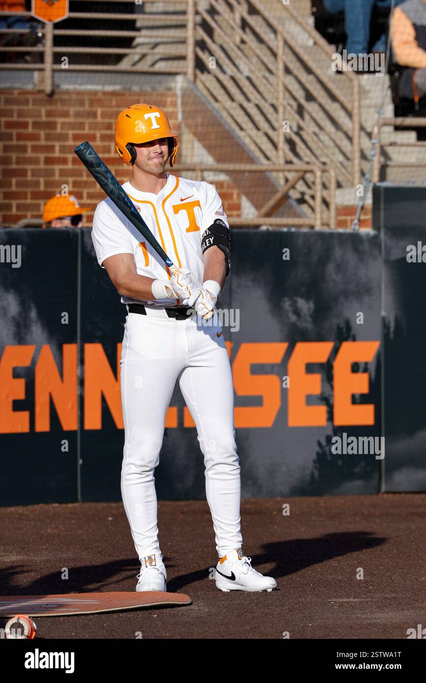 Tennessee Volunteers shortstop Dean Curley (1) on deck against the ...