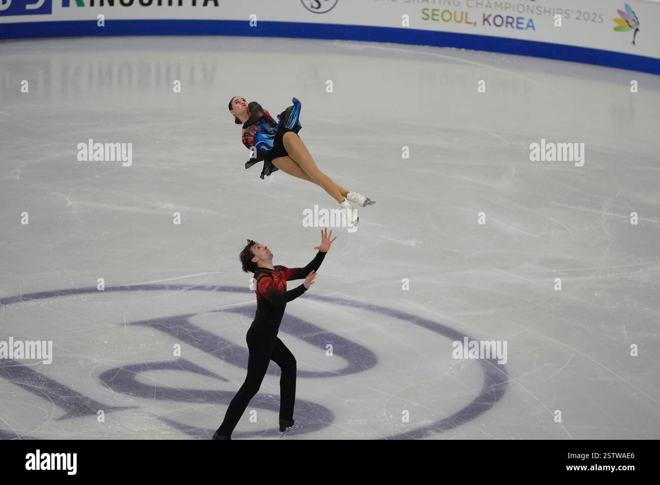 Kelly Ann Laurin and Loucas Ethier of Canada perform during the pairs ...
