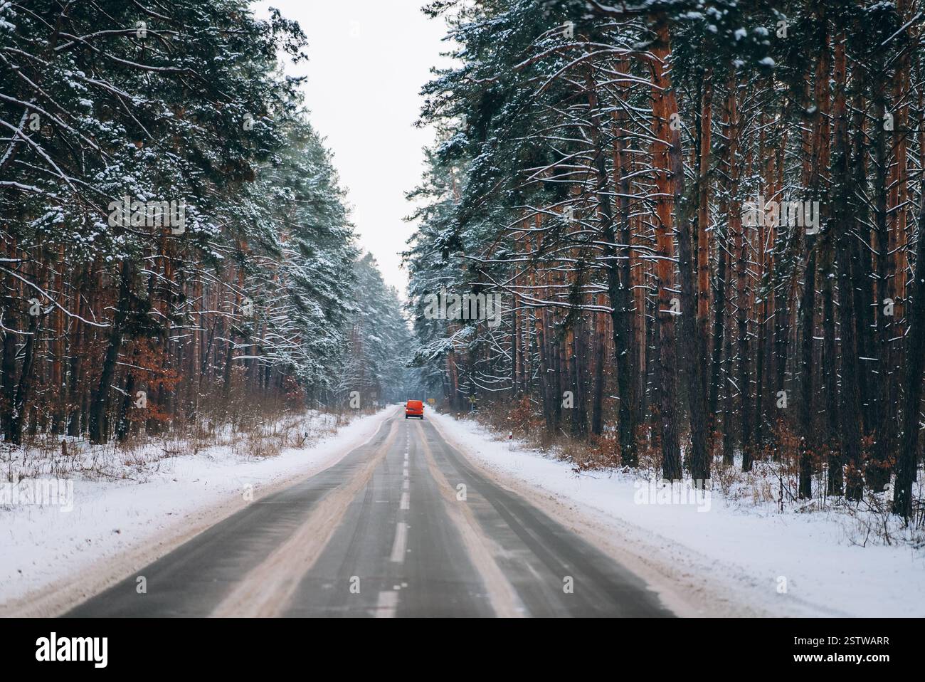 Car moving in landscape hi-res stock photography and images - Alamy