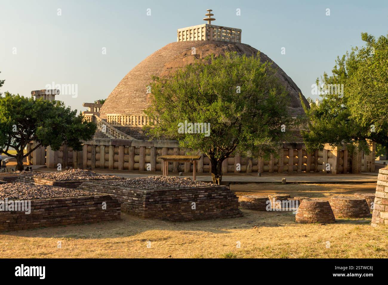 Emperor ashoka sanchi hi-res stock photography and images - Alamy