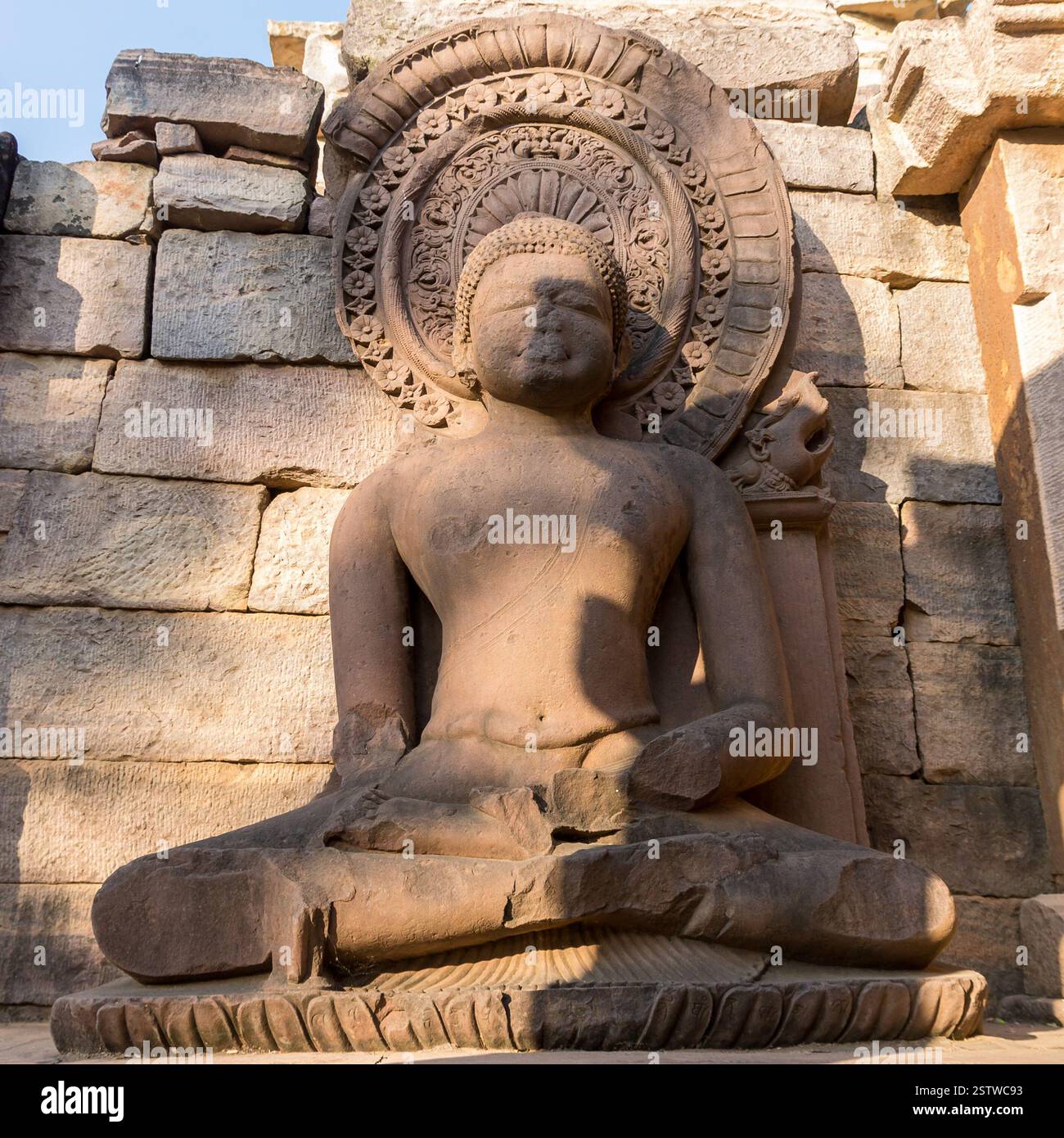 Statue of the Buddha in Sanchi Stock Photo - Alamy