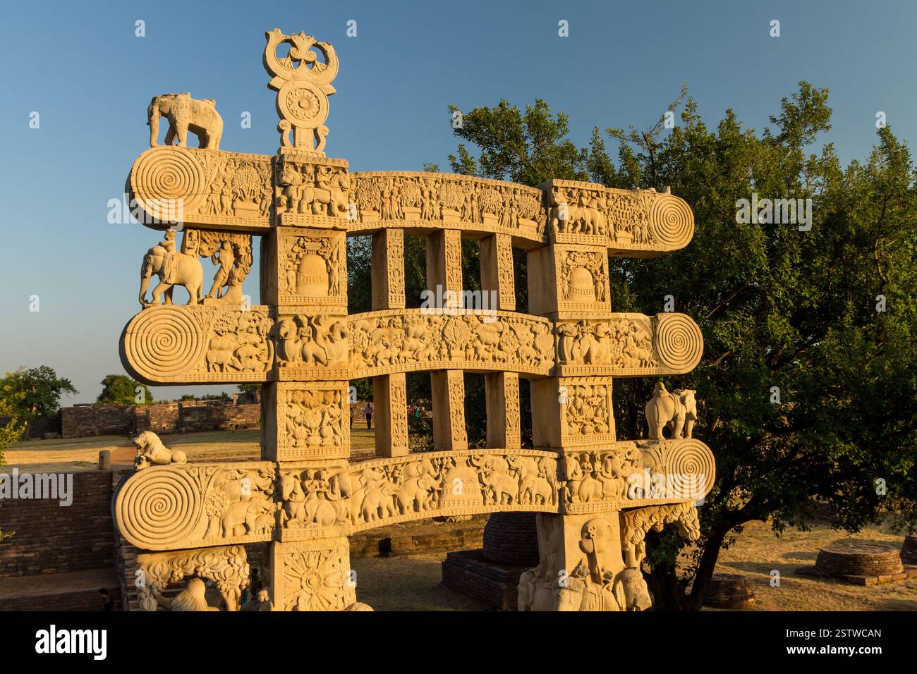 East gateway of Great Stupa, Sanchi Stock Photo - Alamy