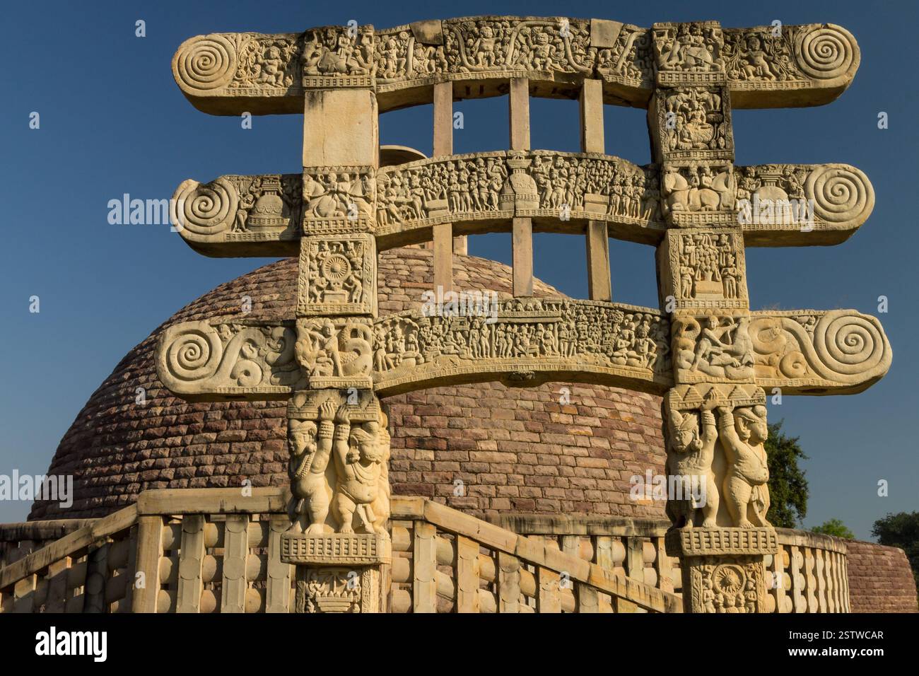 Gateway of Stupa 3 in Sanchi Stock Photo - Alamy