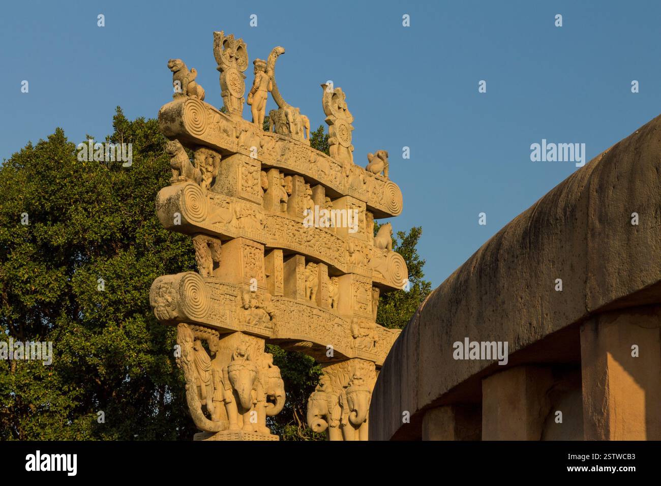 North gateway of Great Stupa at Sanchi Stock Photo - Alamy