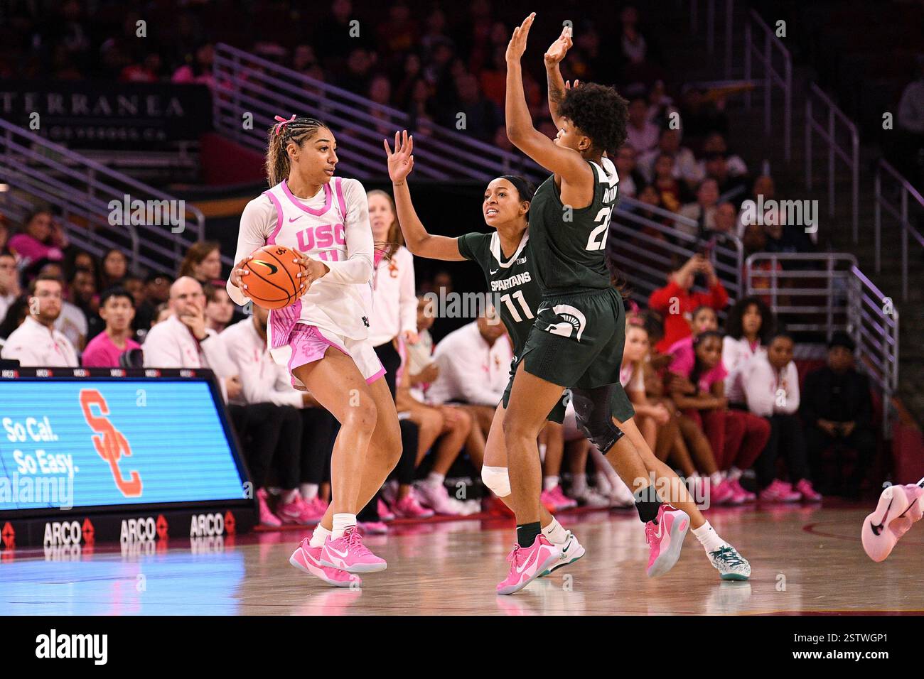 LOS ANGELES, CA - FEBRUARY 19: USC Trojans guard Kennedy Smith (11 ...