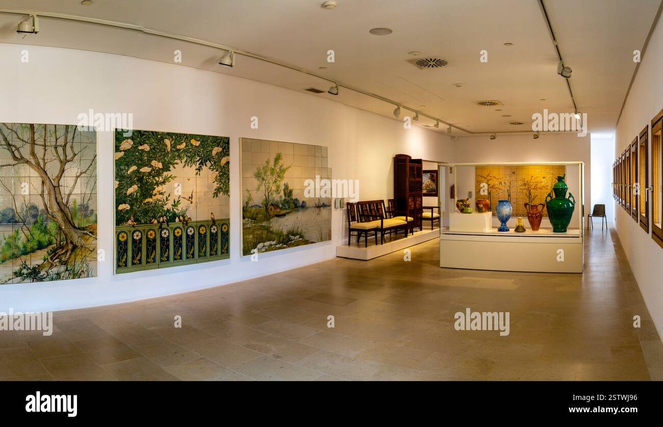 Modernism ceramics hi-res stock photography and images - Alamy