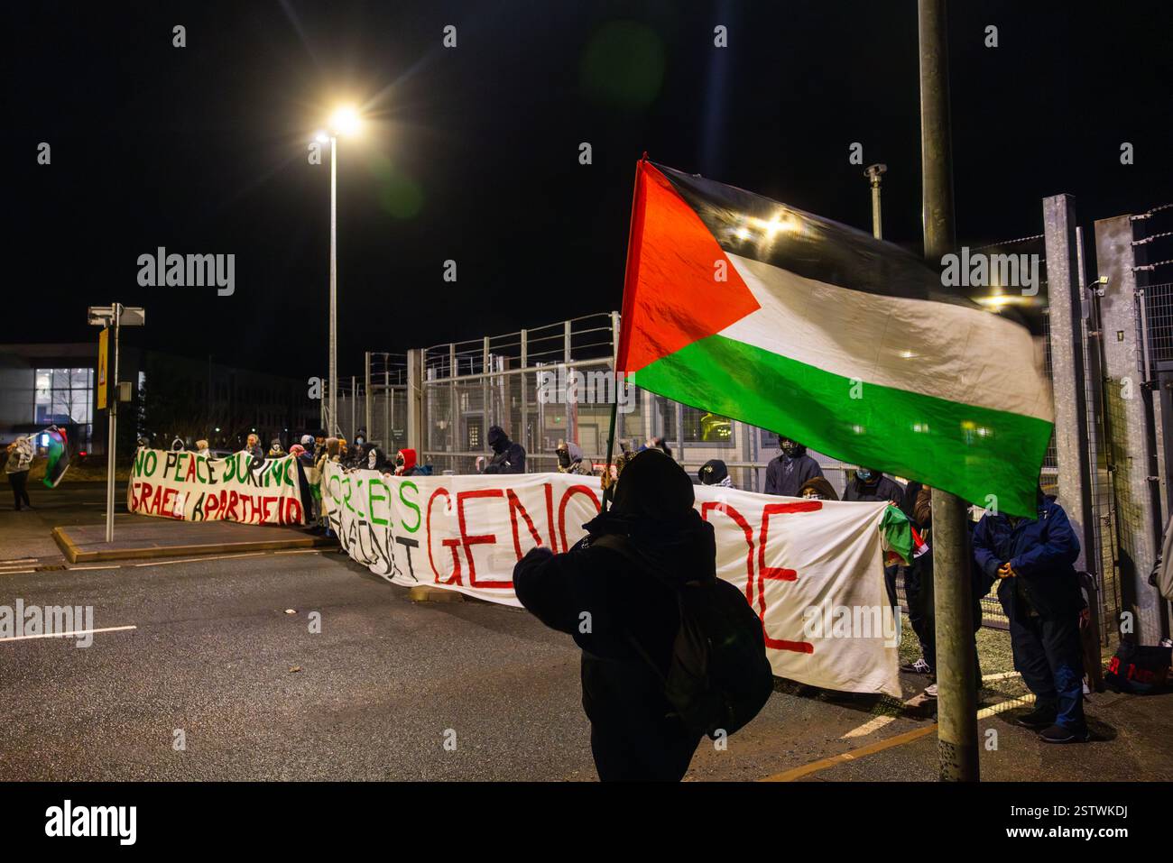 Samlesbury, UK. 20 FEB, 2025. Activist holds Palestine flag as Pro ...