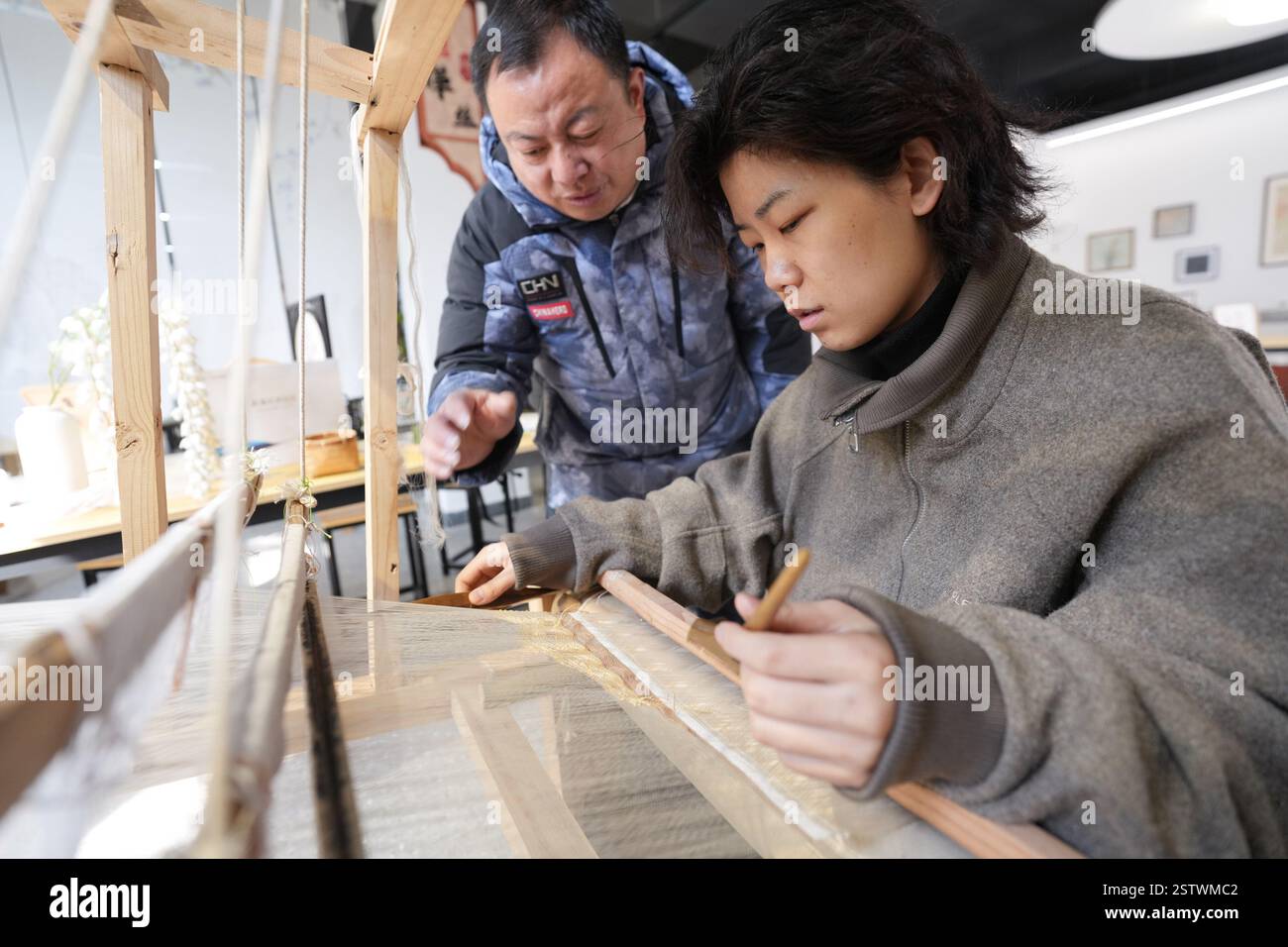 (250220) -- HUZHOU, Feb. 20, 2025 (Xinhua) -- Ke Xiangxiang (L ...