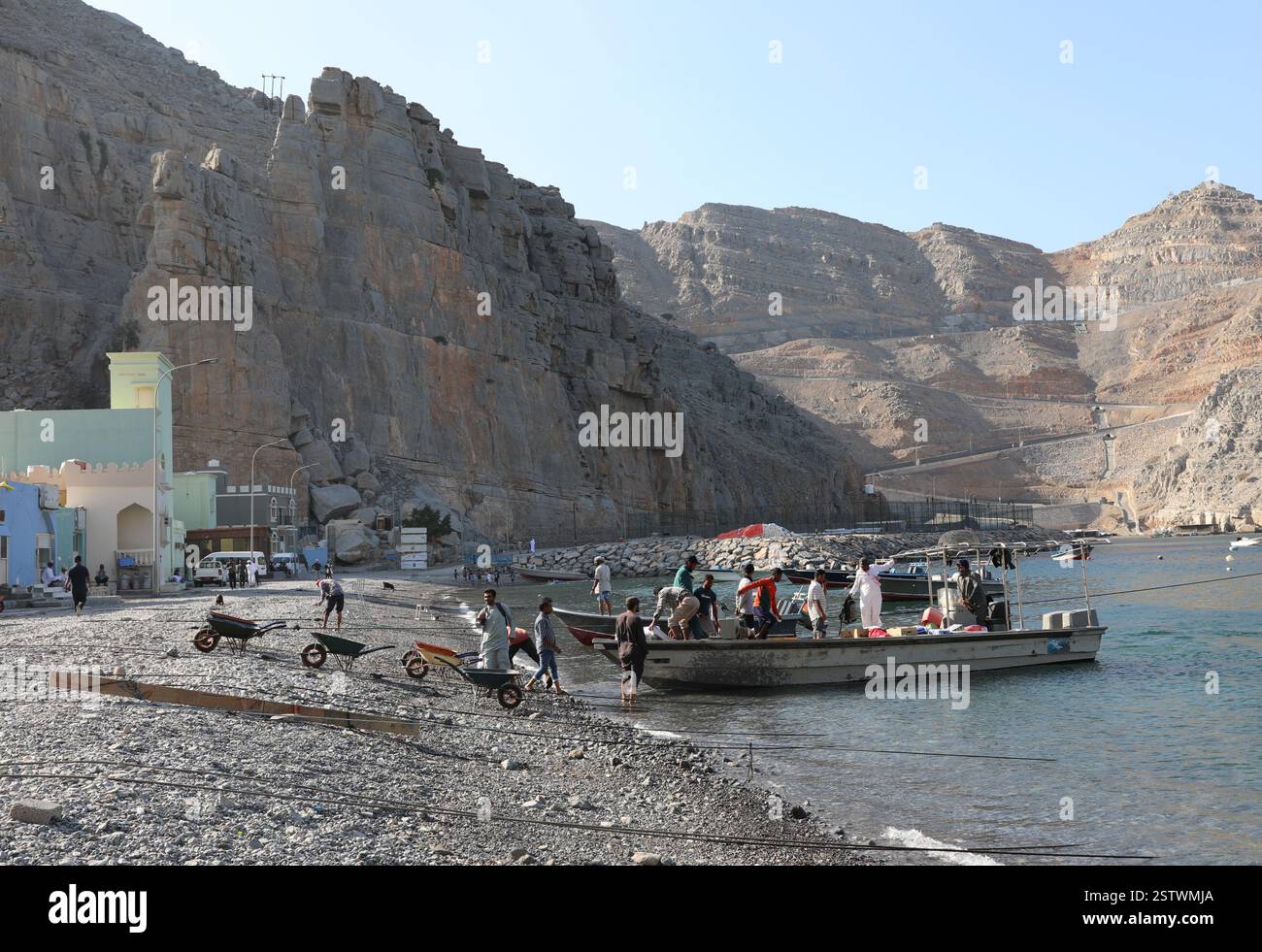 (250220) -- MUSANDAM, Feb. 20, 2025 (Xinhua) -- This photo taken on Feb ...