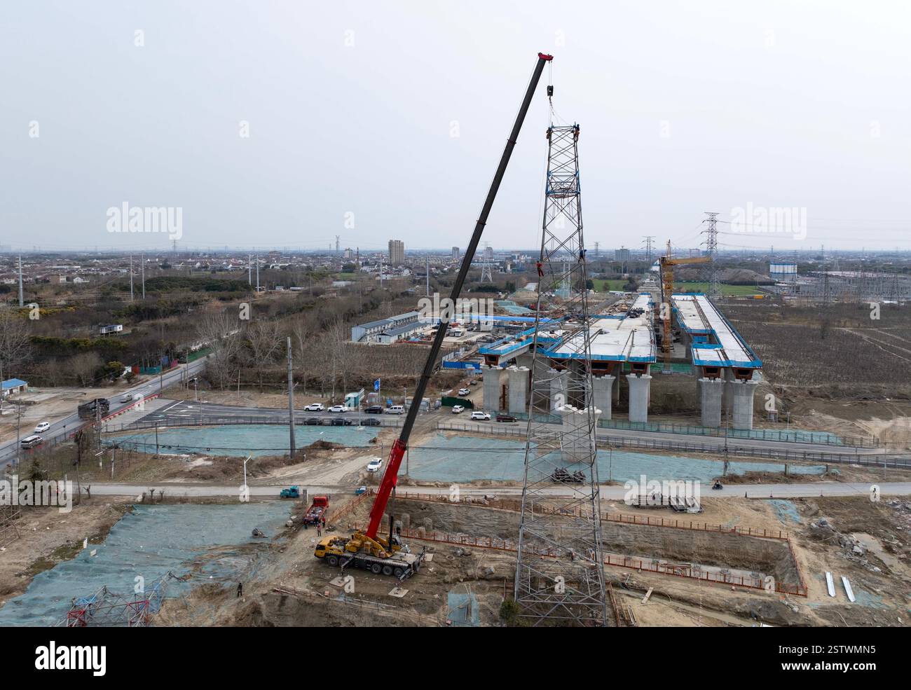 State Grid staff carry out demolition work on the iron tower inside the ...