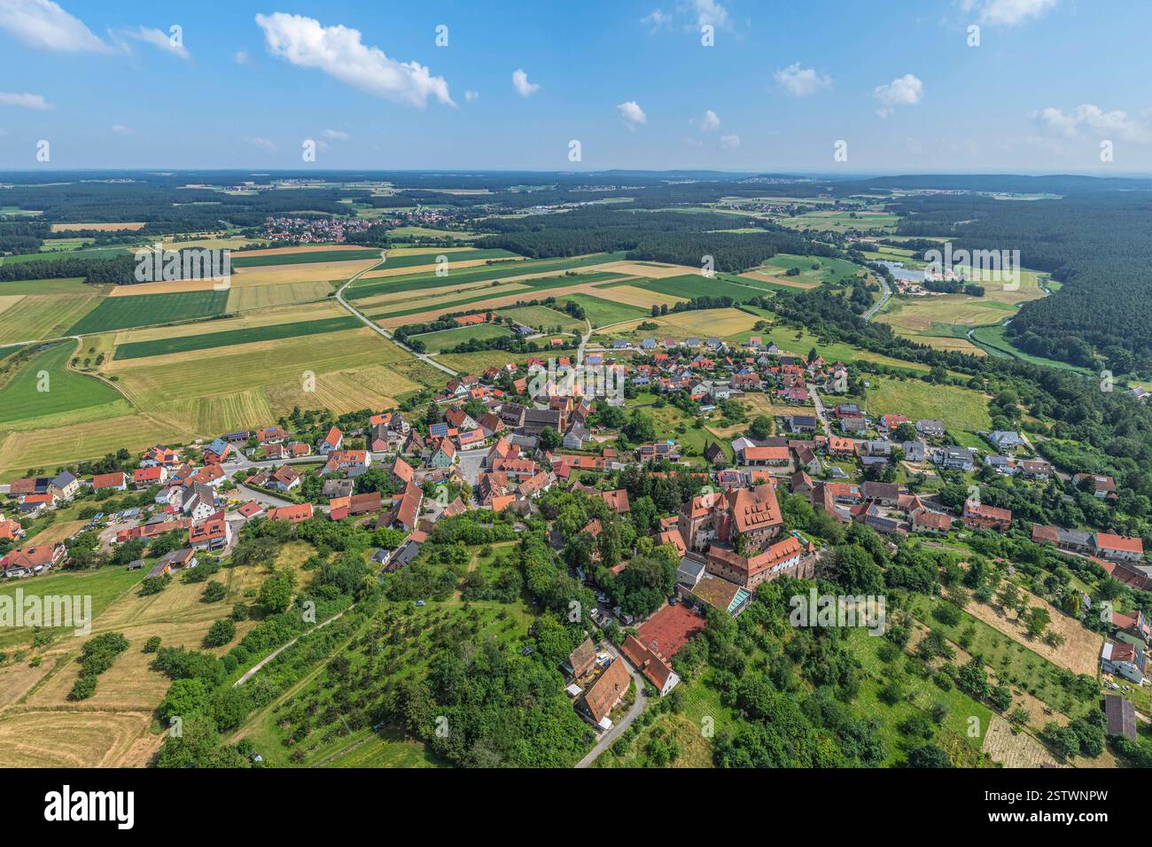 Das Spalter Hügelland rund um die Ortschaft Wernfels aus der ...
