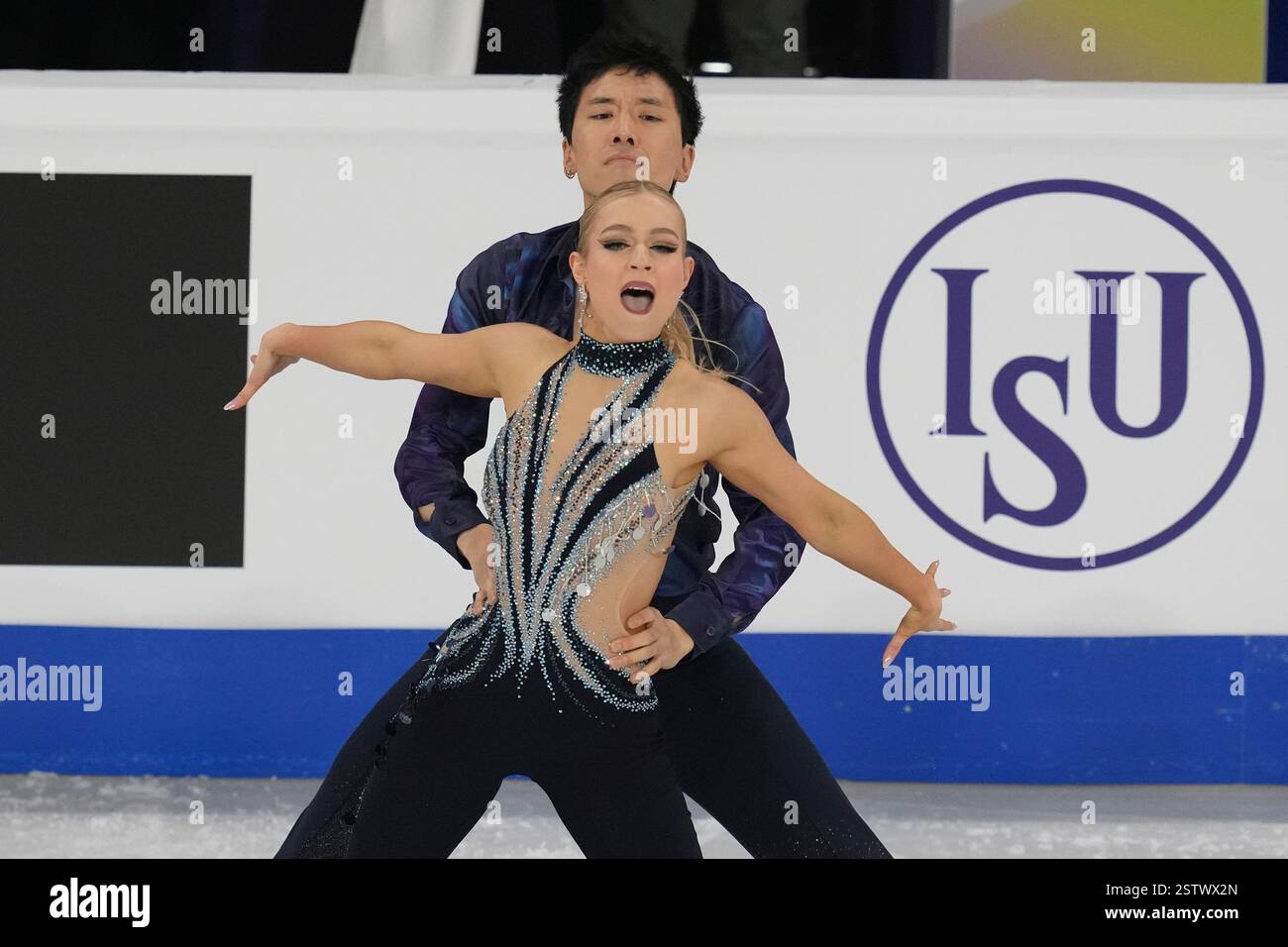 Holly Harris and Jason Chan of Australia perform during the ice dance ...
