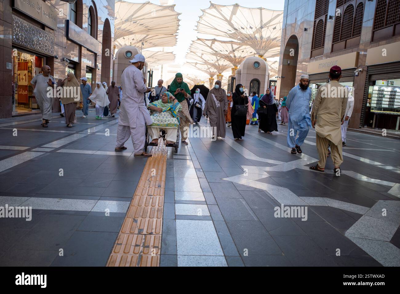 Al masjid al nabawi souvenir hi-res stock photography and images - Alamy