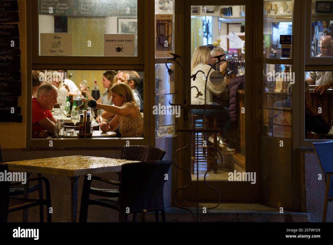 Edificio de bar hi-res stock photography and images - Alamy