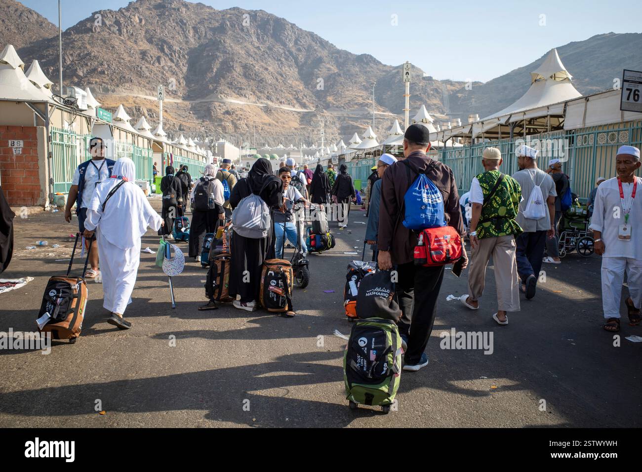 Mecca, Saudi Arabia - June 18, 2024: Pilgrims from Malaysia leave the ...