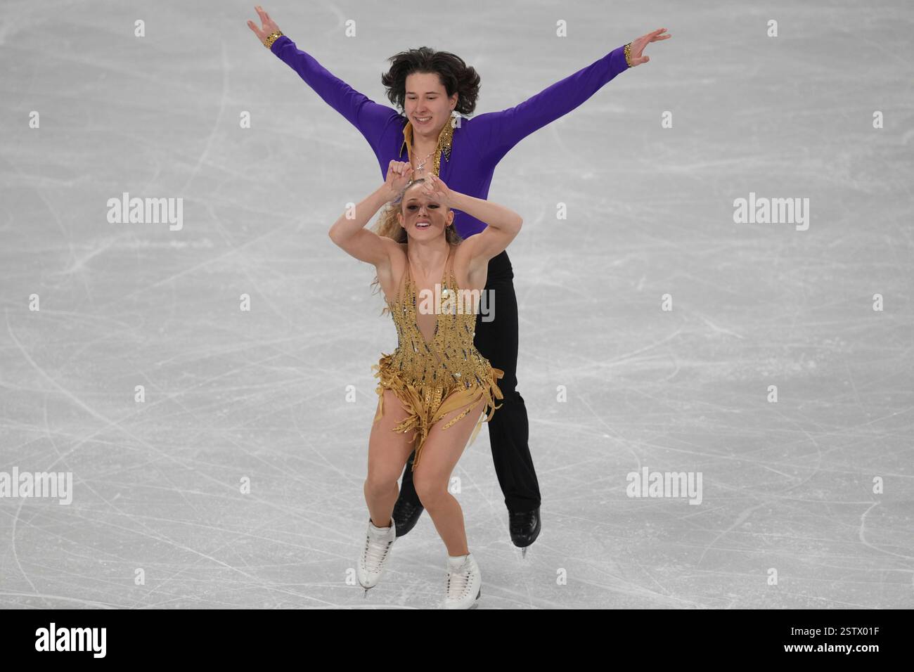 Emilea Zingas and Vadym Kolesnik of the United States perform during ...