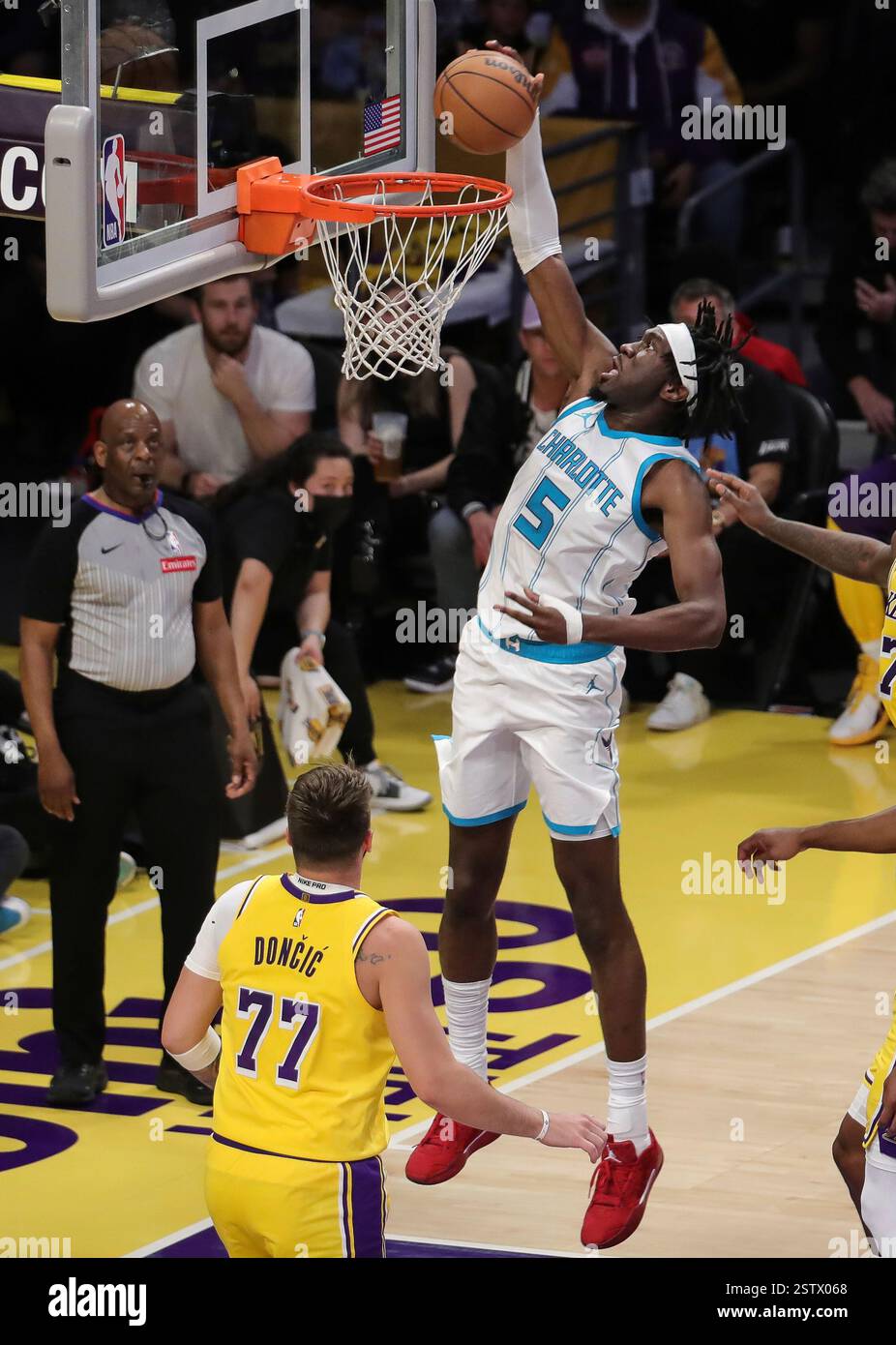 LOS ANGELES, CA - FEBRUARY 19: Charlotte Hornets center Mark Williams ...