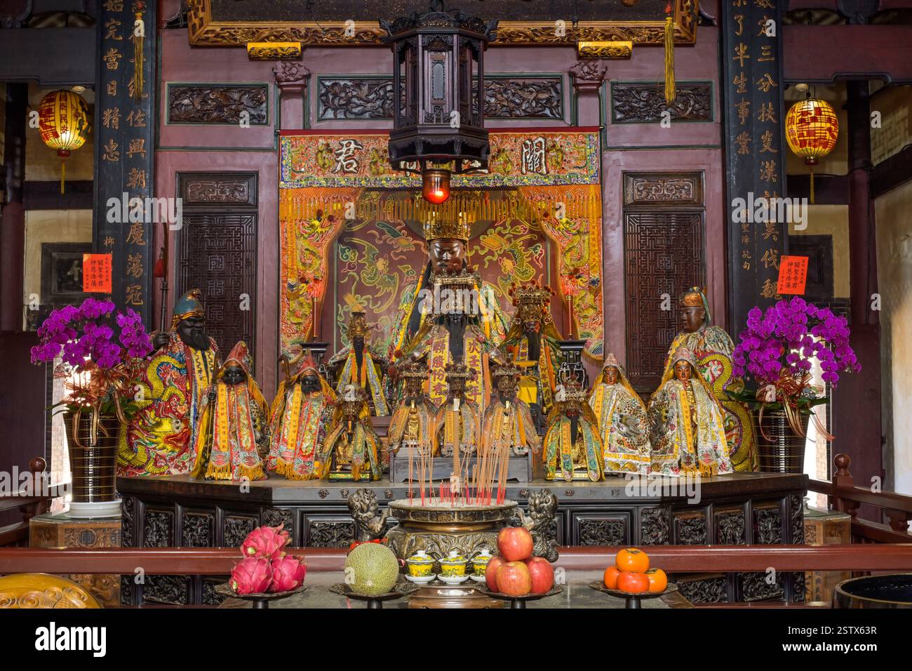 Figuren, zentraler Altar, Tempel des Kriegsgottes, Tainan Sacrificial ...
