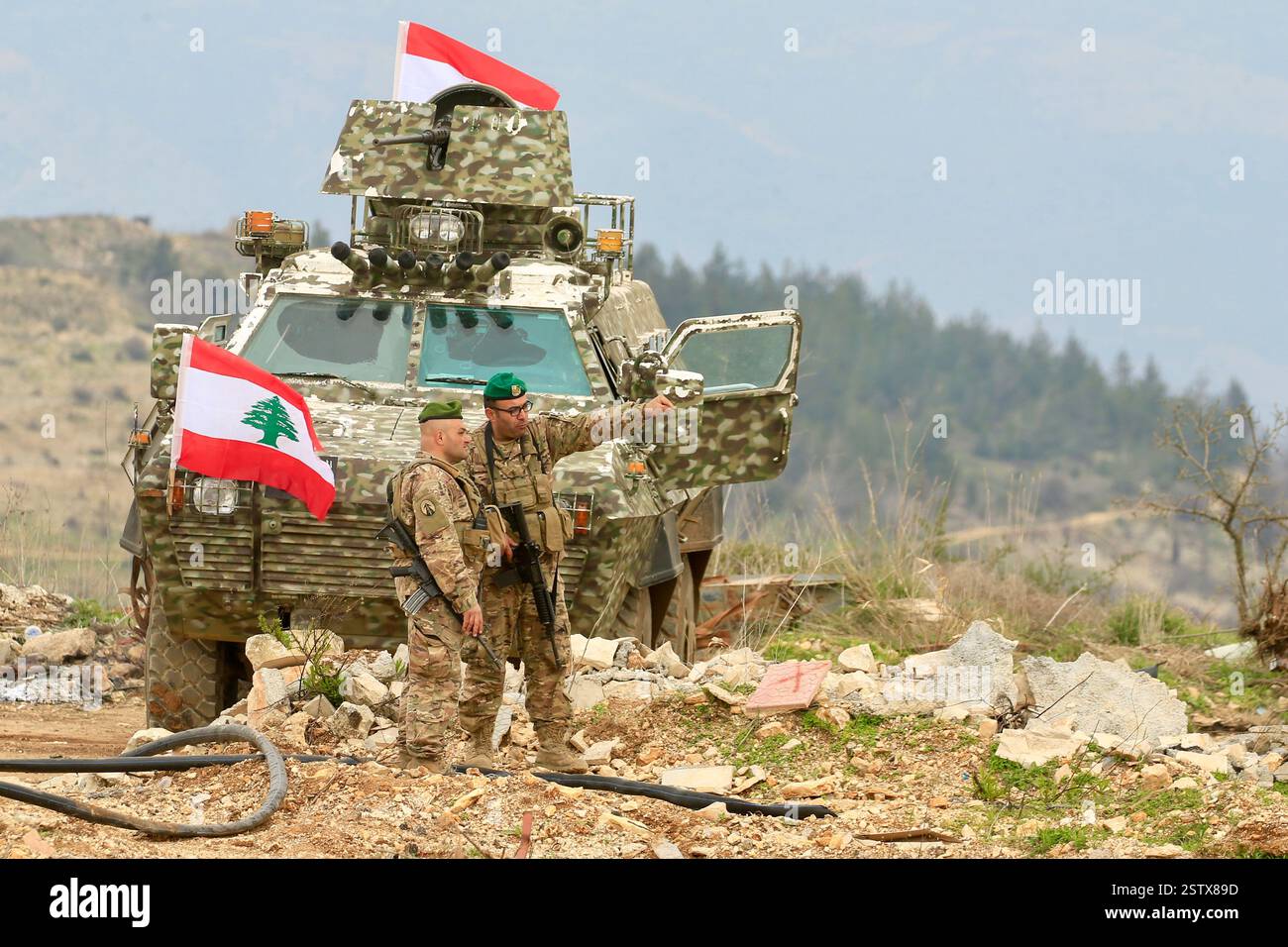 (250220) -- MARKABA, Feb. 20, 2025 (Xinhua) -- Lebanese army soldiers ...