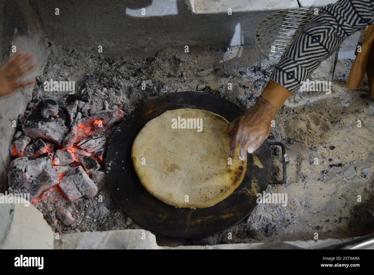 Authentic baking process hi-res stock photography and images - Alamy