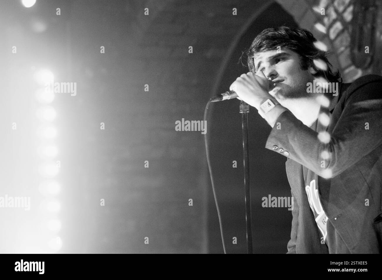 THE THRILLS, IRISH BAND, 2003: Conor Deasy the singer with Irish band ...