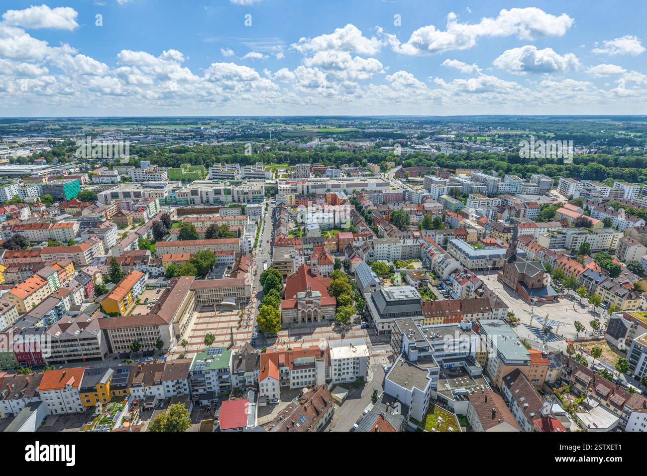 View of the two-country town of Ulm/Neu-Ulm around the danube island of ...