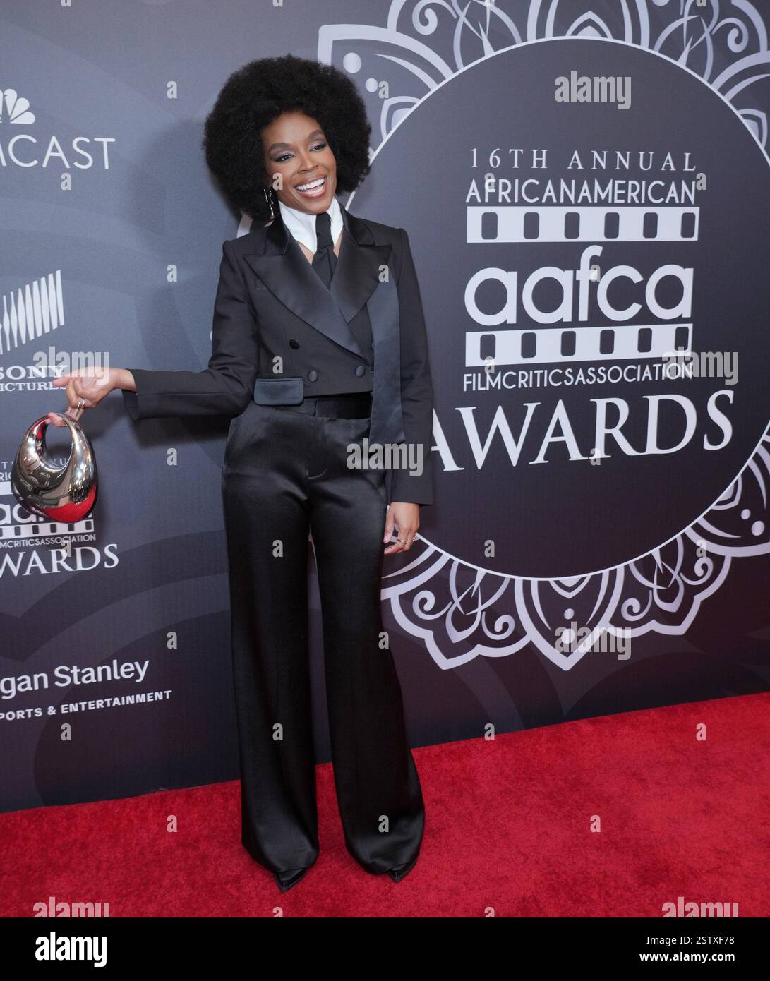 Los Angeles, USA. 19th Feb, 2025. Amber Ruffin arrives at the 16th ...