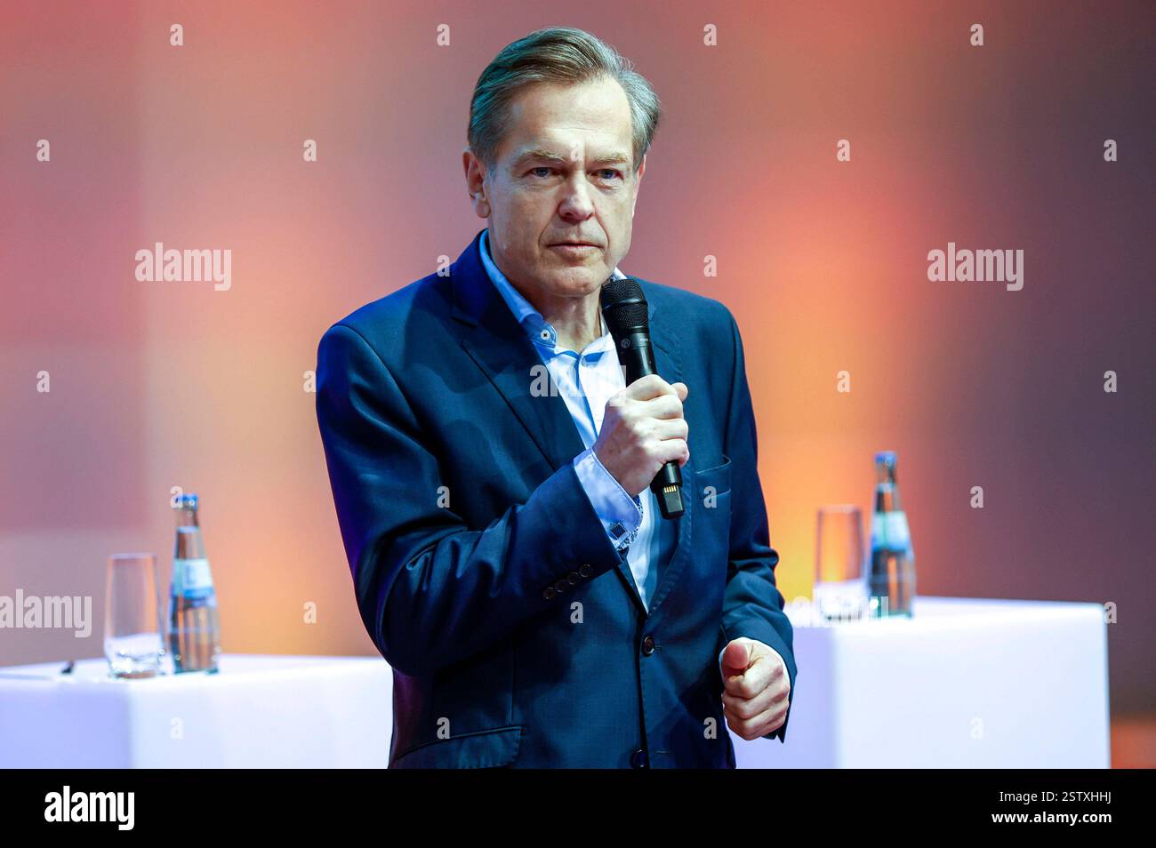 Uwe Vetterlein beim Wahlforum Köln zur Bundestagswahl 2025 in der Alten ...