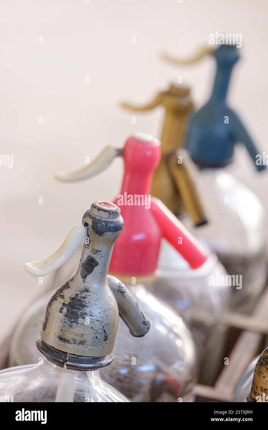 Old pressure siphon box hi-res stock photography and images - Alamy