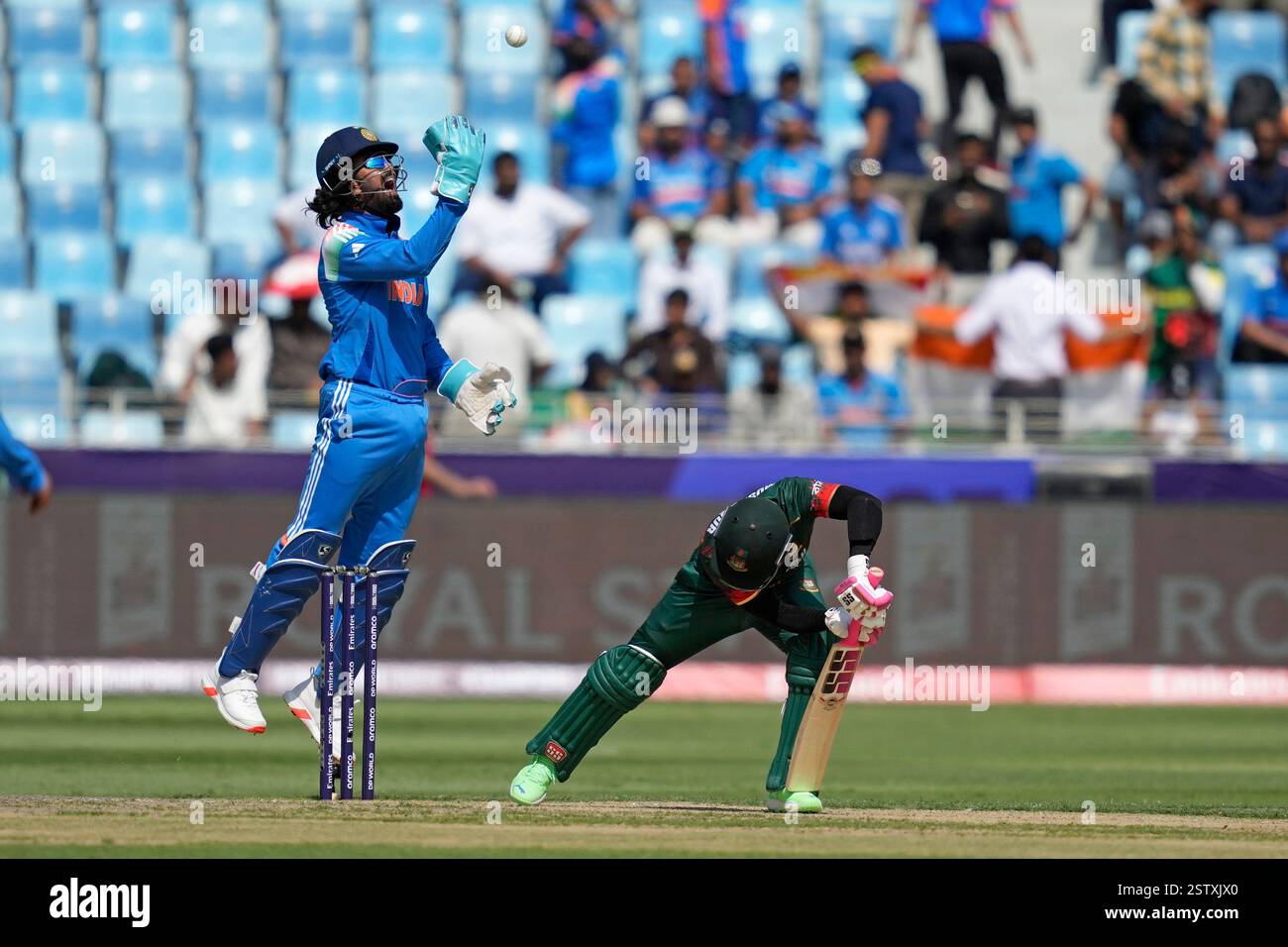 India's wicketkeeper KL Rahul celebrates after taking the catch to ...