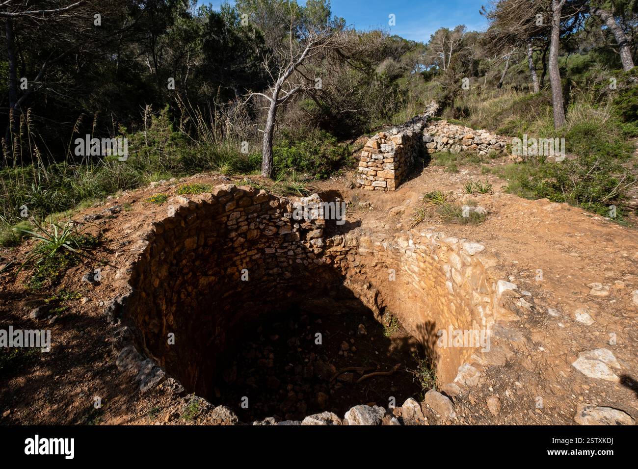 Traditional lime kiln Stock Photo - Alamy