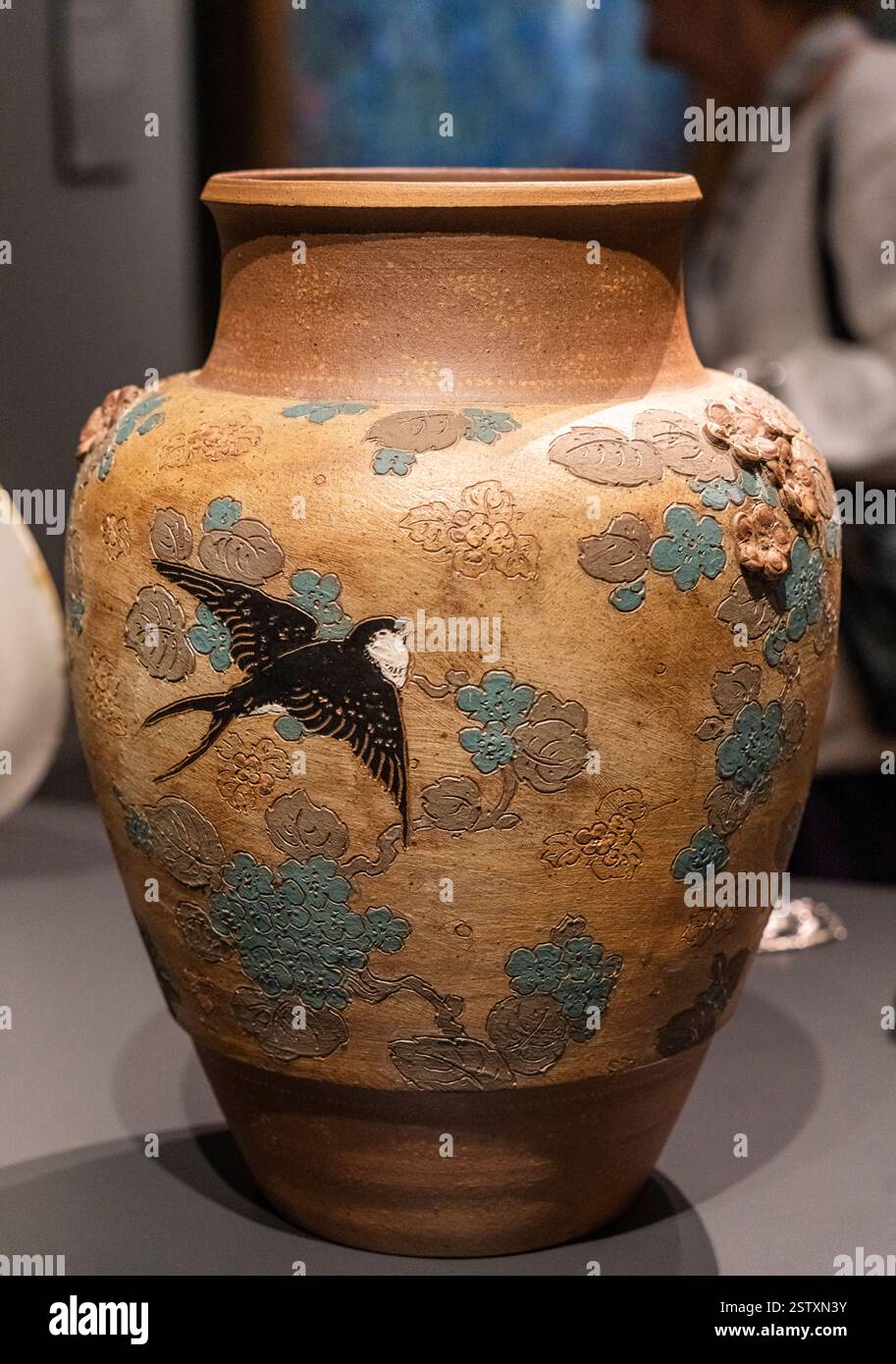 Vase art hi-res stock photography and images - Alamy