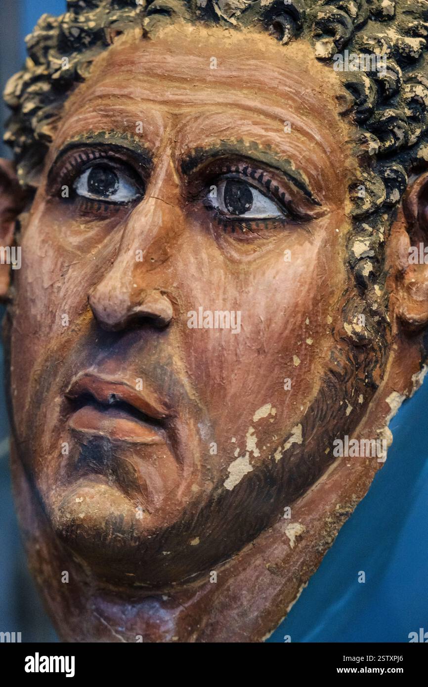 Egyptian cartonnage mask hi-res stock photography and images - Alamy