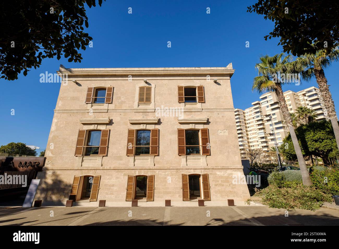 Sa petrolera building hi-res stock photography and images - Alamy