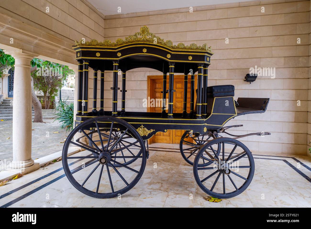 Funeral horse carriage Stock Photo - Alamy