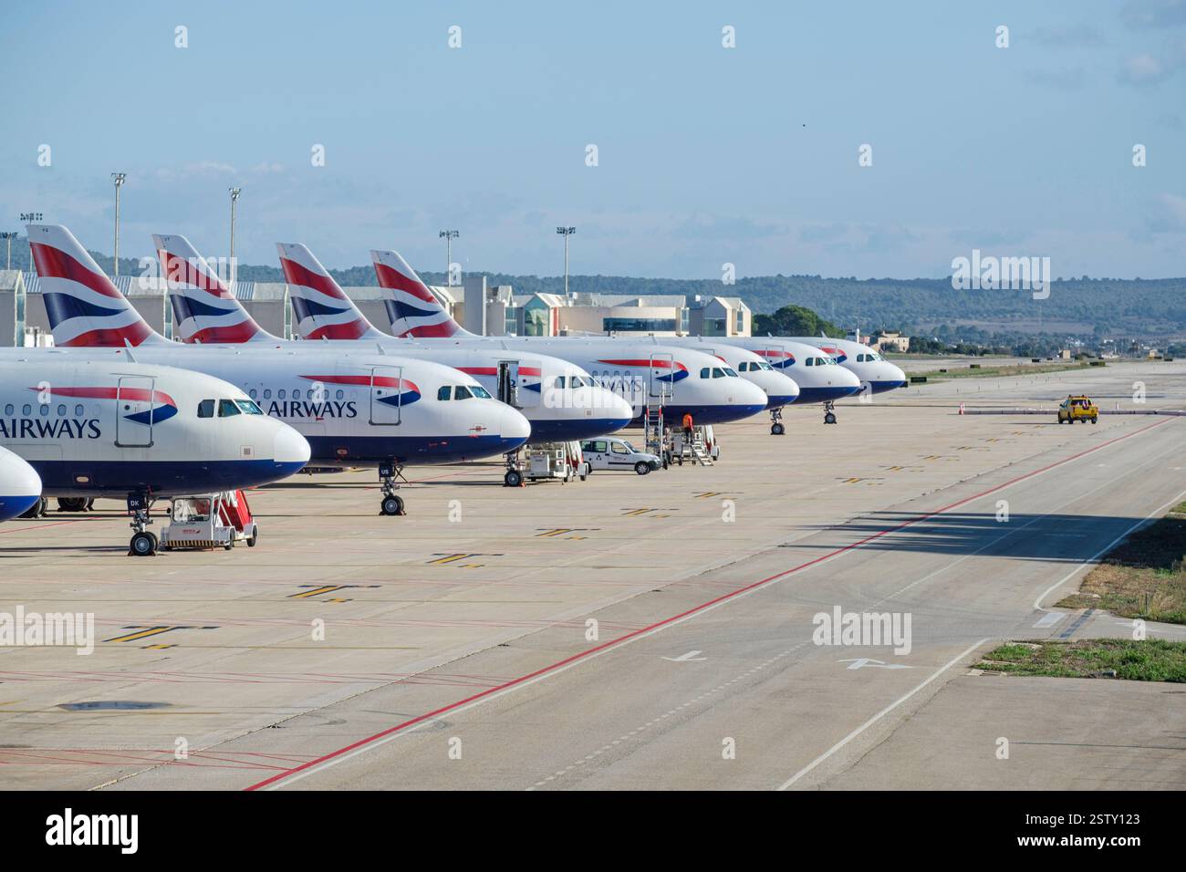 Comercial aircraft hi-res stock photography and images - Alamy