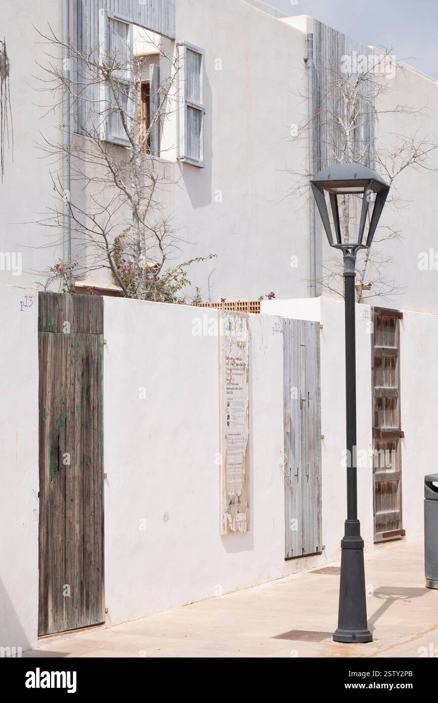 Official protection houses built with natural and recyclable materials ...