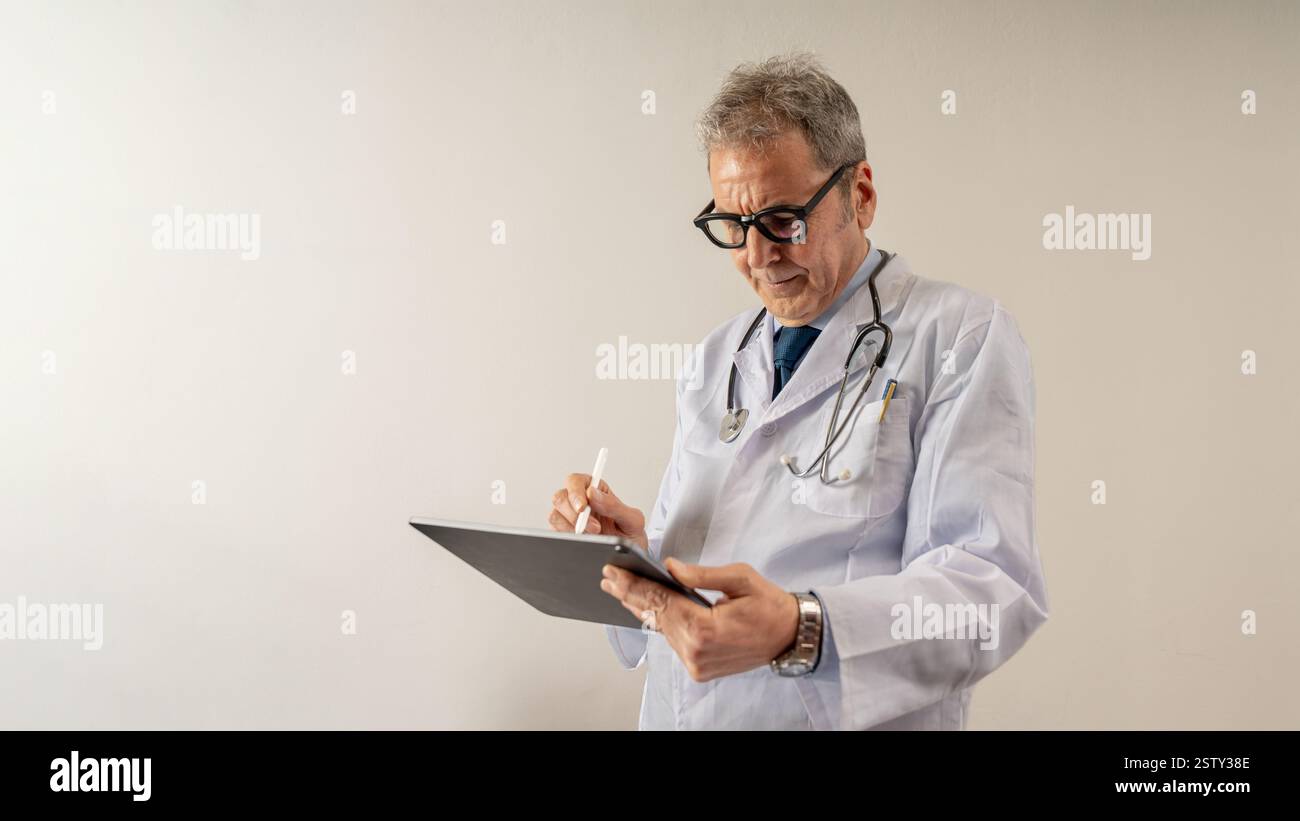 Ai in medical documentation hi-res stock photography and images - Alamy