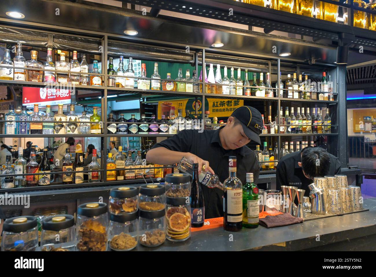 Barkeeper barkeeper hi-res stock photography and images - Alamy