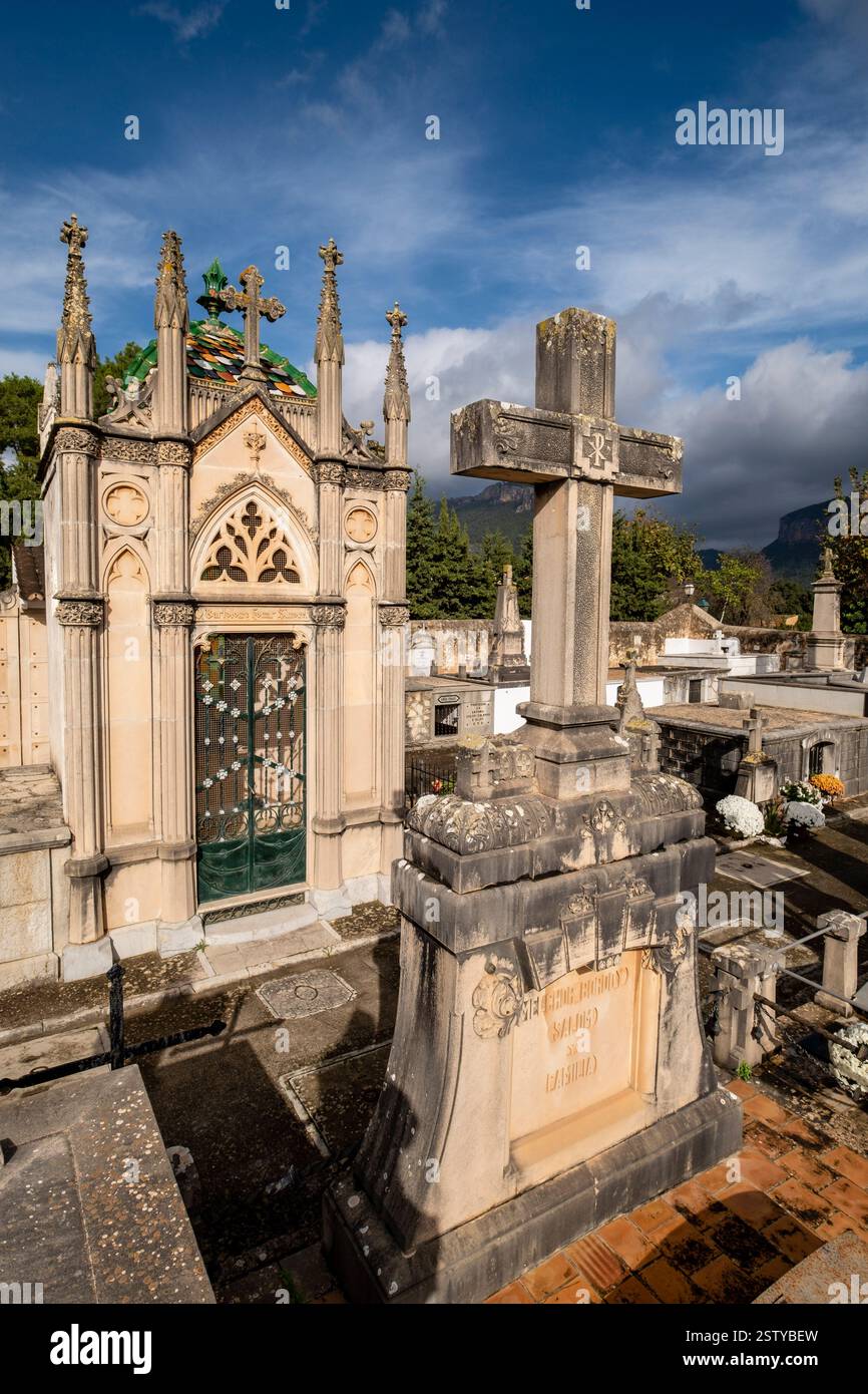 Mausoleum of bartolome homar simonet hi-res stock photography and ...