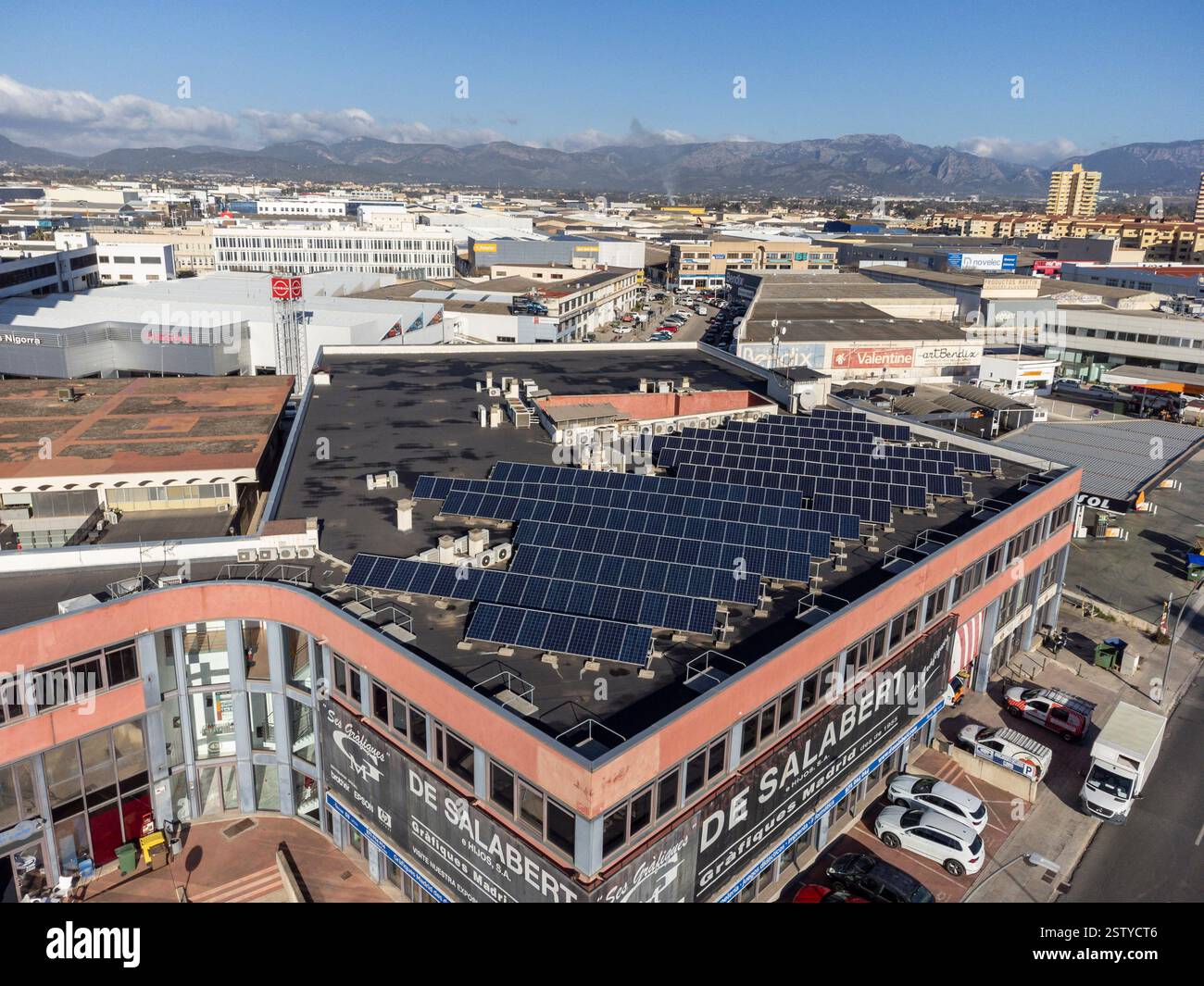 Solar panels on large roof hi-res stock photography and images - Alamy