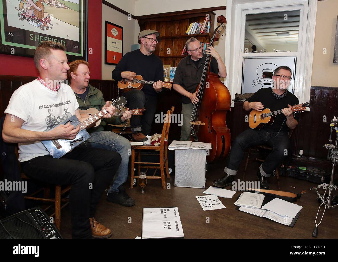 Unveil their new album hi-res stock photography and images - Alamy