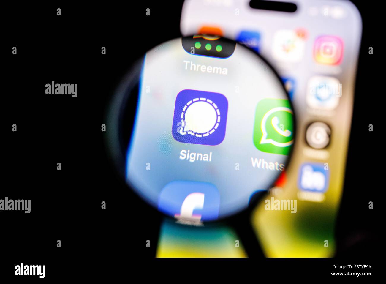 Munich, Germany. 19th Feb, 2025. The Signal app logo can be seen ...